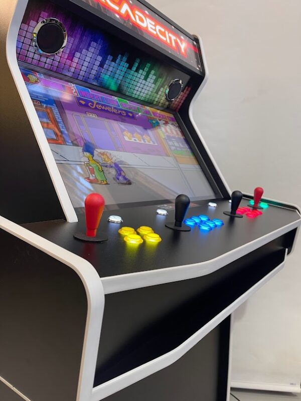 4 Player Arcade Machine, 32" screen, 120w sub, 5000 games, Illuminated ...
